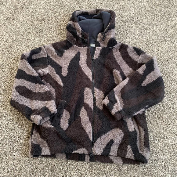 Zella | Jackets & Coats | Zella Grey Phanton Broken Stripe Oversized ...